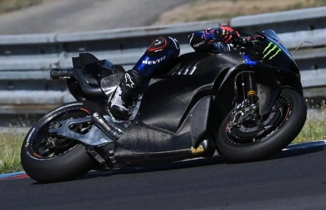 Gambar Jelas Yamaha M1 Bermesin V4 MotoGP Dari Sisi Kanan - TMCBlog.com