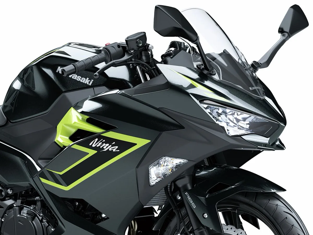 Warna & Grafis Kawasaki Ninja 250 Twin Model 2026 - TMCBlog.com